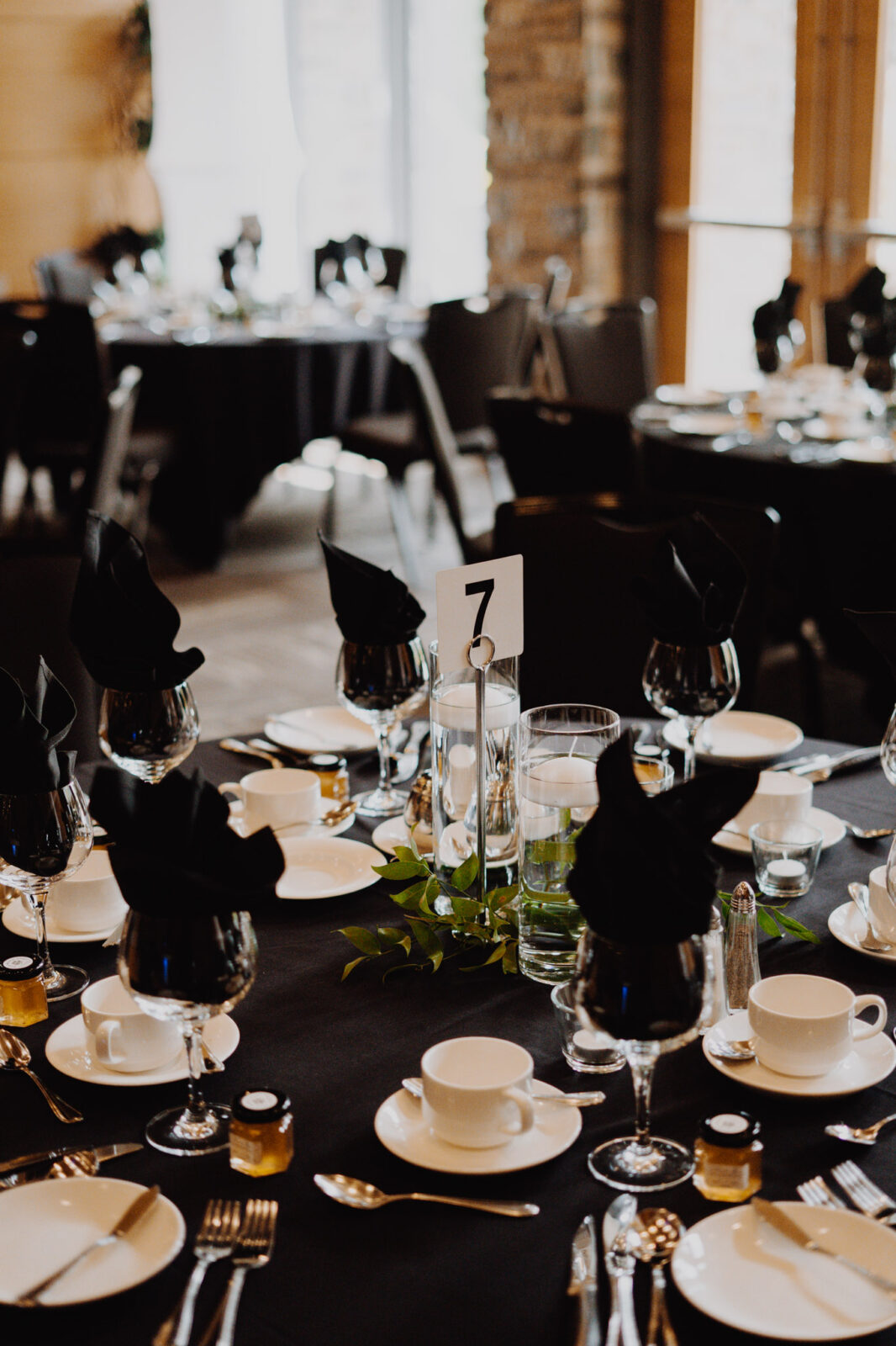 A sweet and heartwarming wedding at the Calgary Zoo - paolahessephoto.com