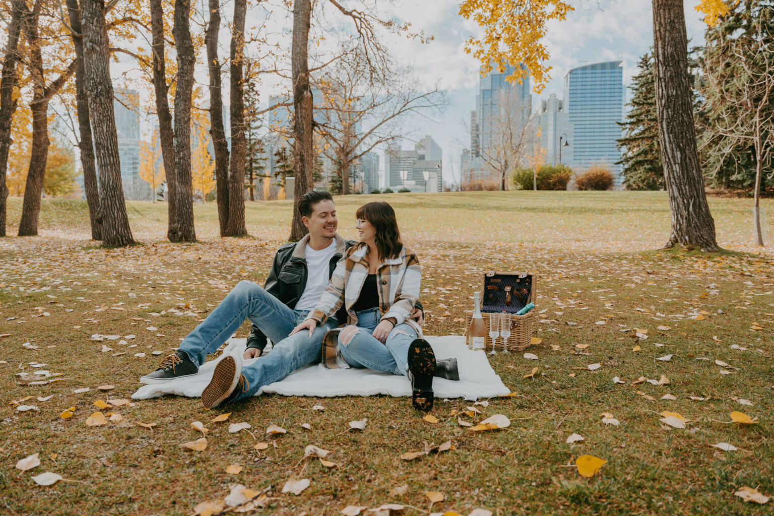 A gorgeous fall day picnic at Prince's Island Park - paolahessephoto.com