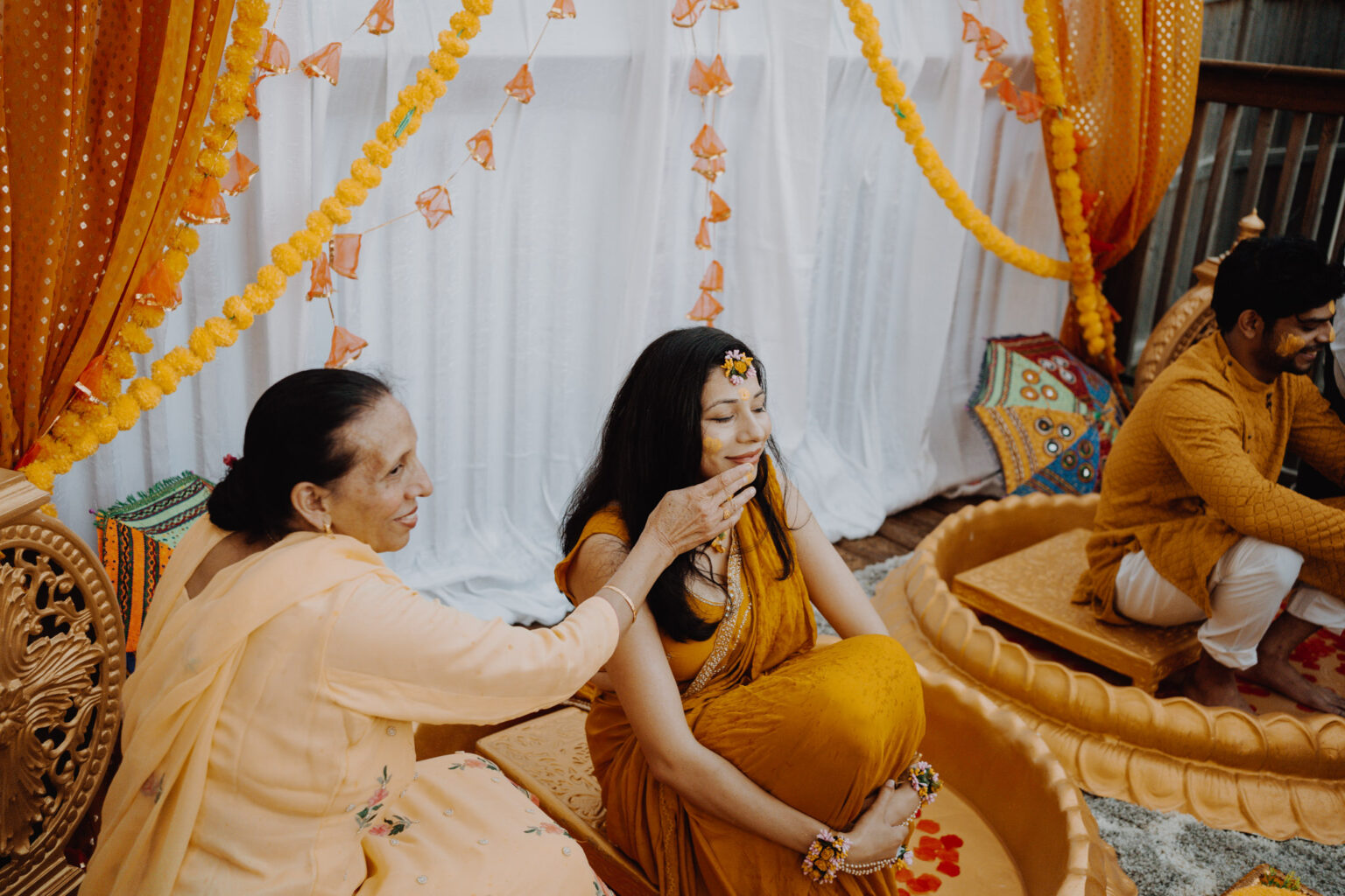 A colourful three day fusion wedding - paolahessephoto.com